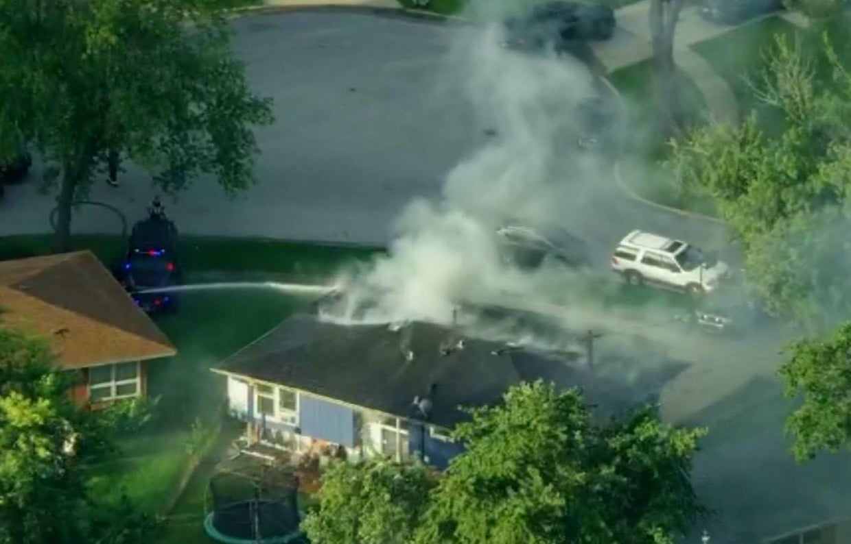 Oak Forest fire, shooting destroys home; search underway inside - CBS Chicago