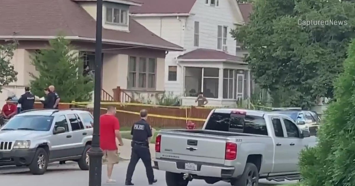 Aurora Police investigating double shooting that left one person dead ...