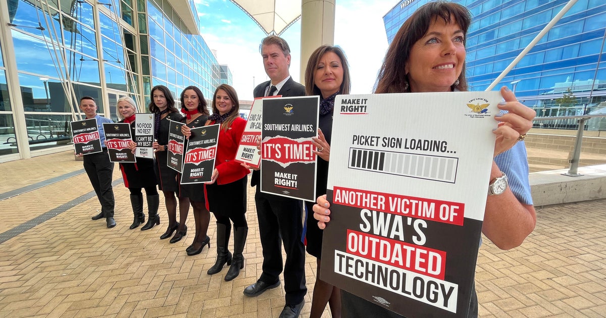 Flight attendants greet travelers at DIA with picket signs - CBS Colorado