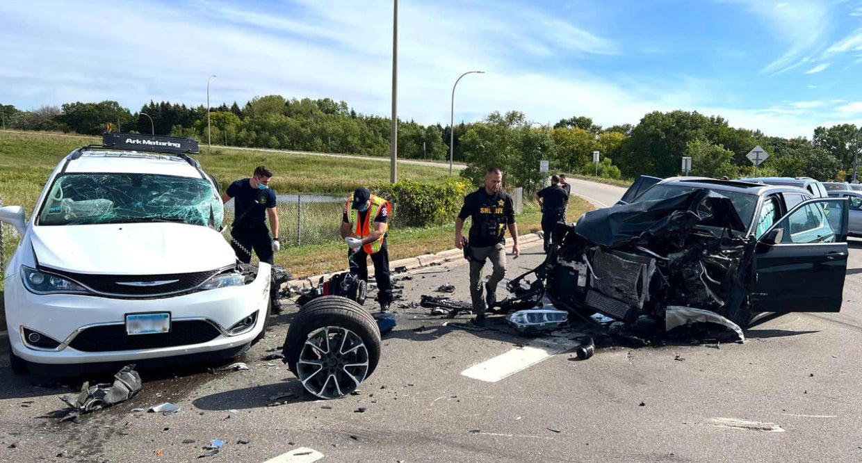 VIDEO: Teen fleeing deputies in stolen BMW smashes into minivan in St ...