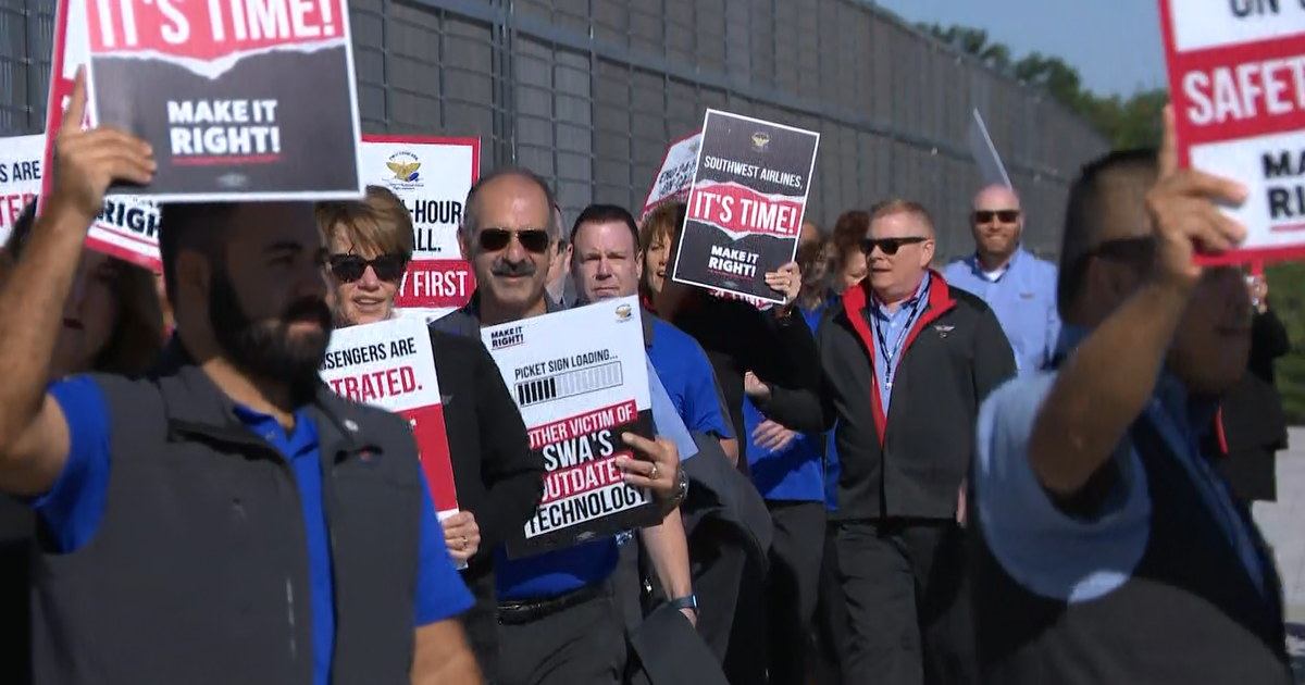 Southwest Airlines attendants protest outside BWI Airport for better ...
