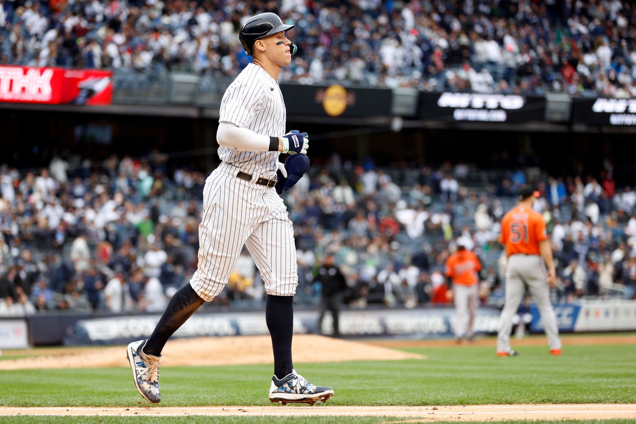 Yankees star Judge hits 62nd homer to break Maris' AL record