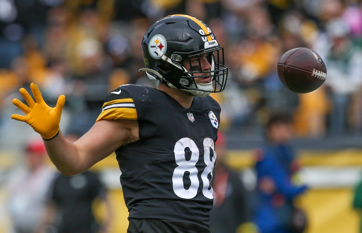 PHOTOS: Kenny Pickett makes NFL debut at Acrisure Stadium