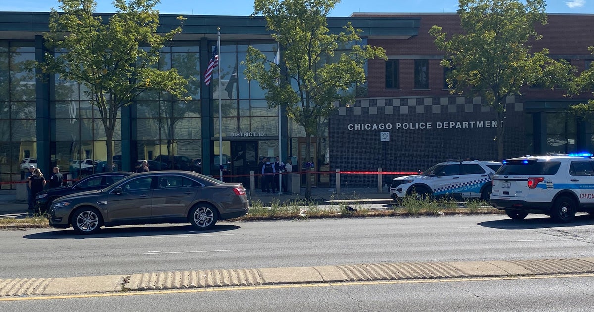 Chicago police shoot person who entered 10th District station lobby ...