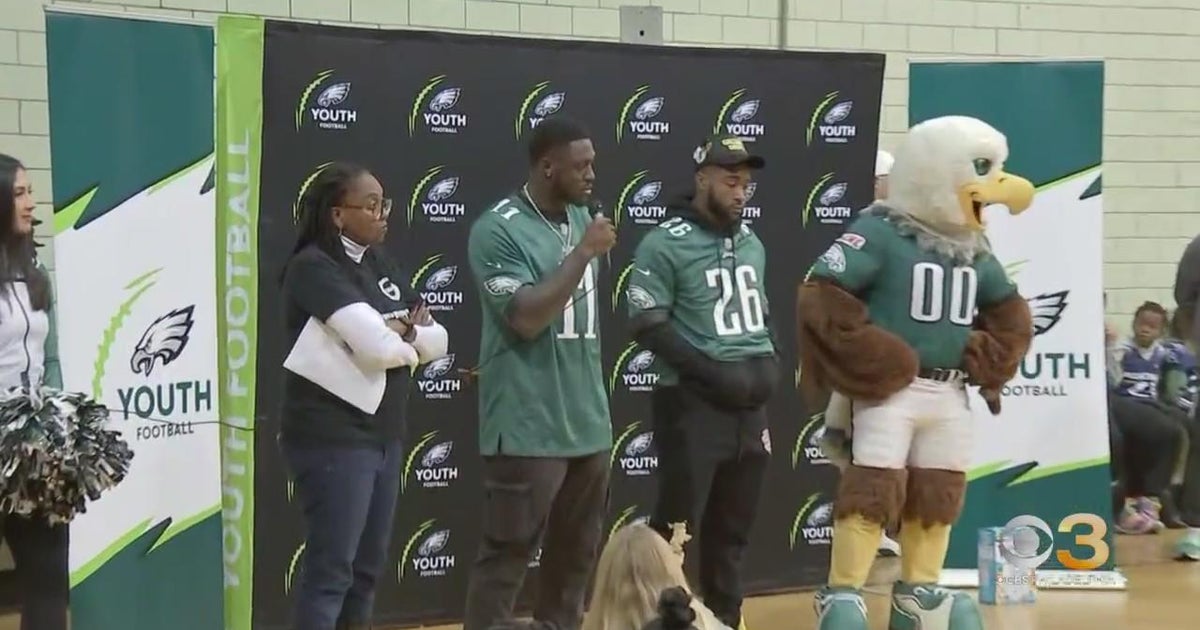 Eagles trying to make impact in Philadelphia community - CBS Philadelphia