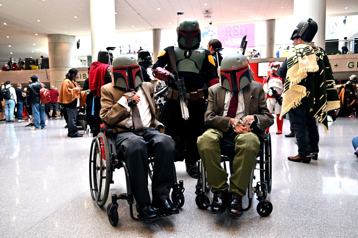 Cosplayers show off intricate costumes at New York Comic Con
