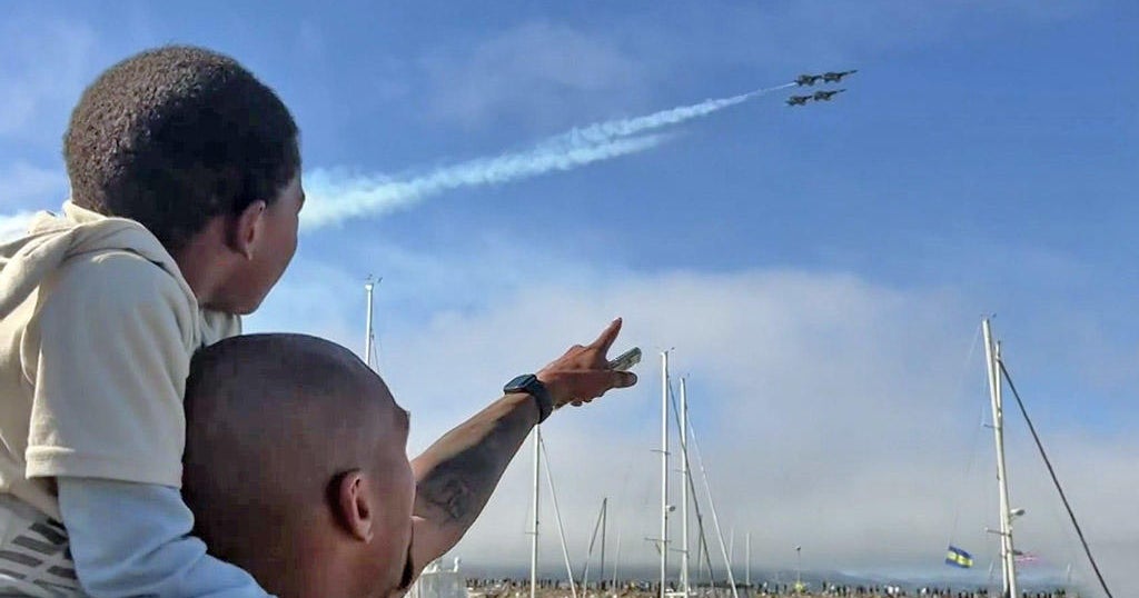 Blue Angels' aerial acrobatics strike awe among S.F. waterfront ...