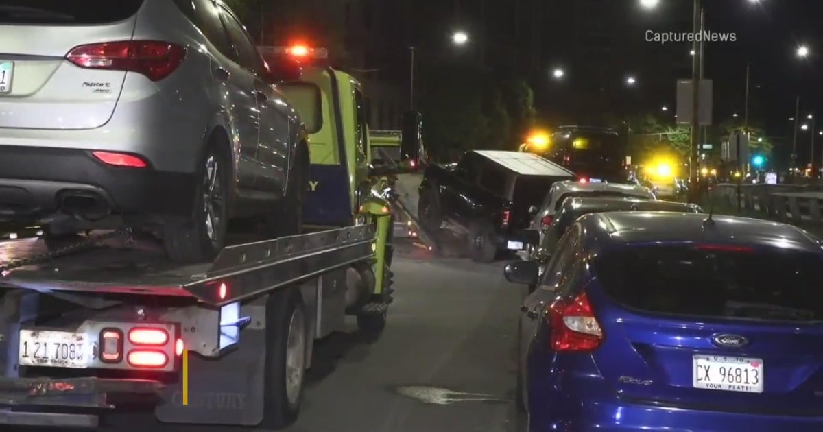 Nearly 400 cars towed along Chicago Marathon route overnight - CBS Chicago