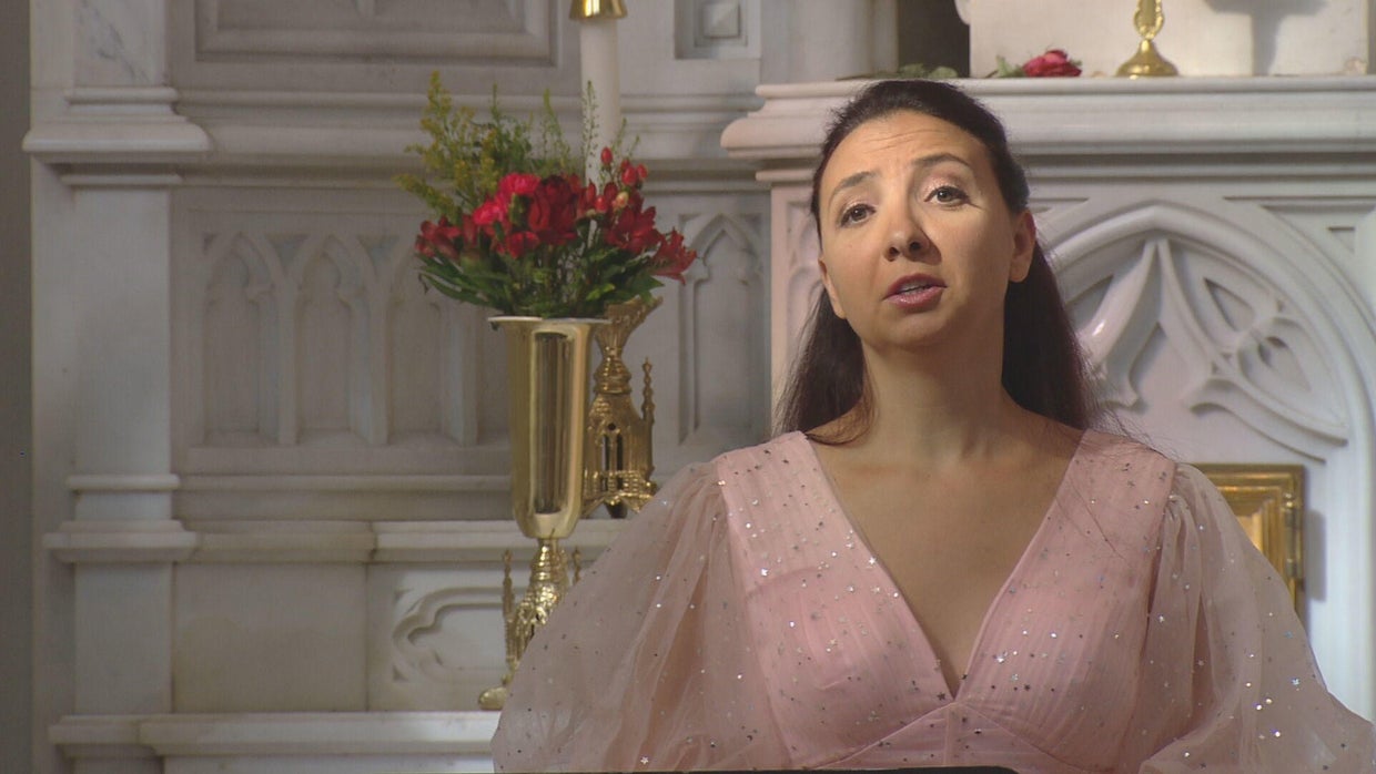Denver-based Ukrainian singer raises hope for peace in home country ...