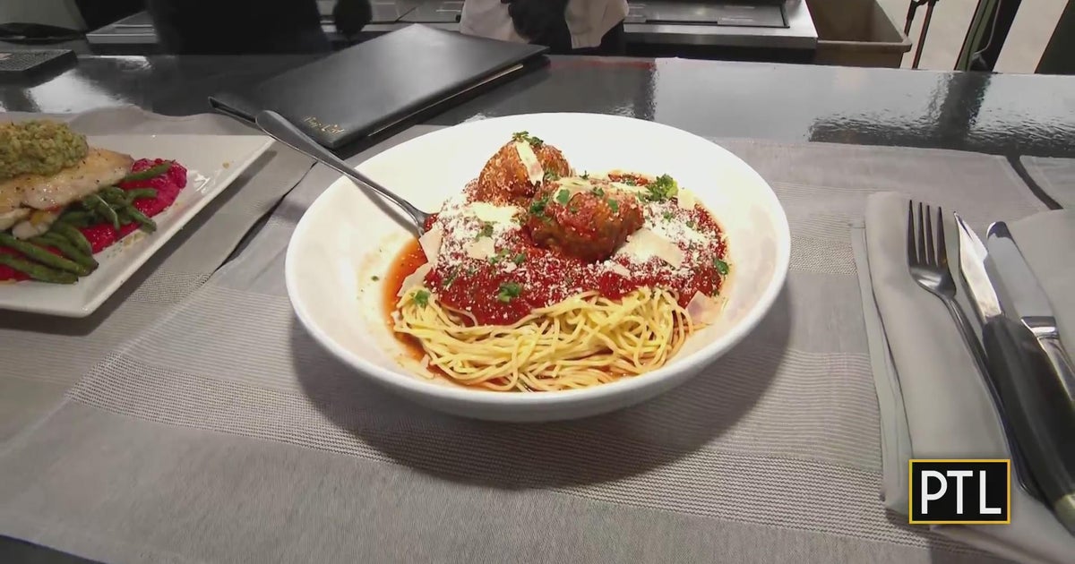 Unique restaurant allows you to eat on the runway at Butler County ...