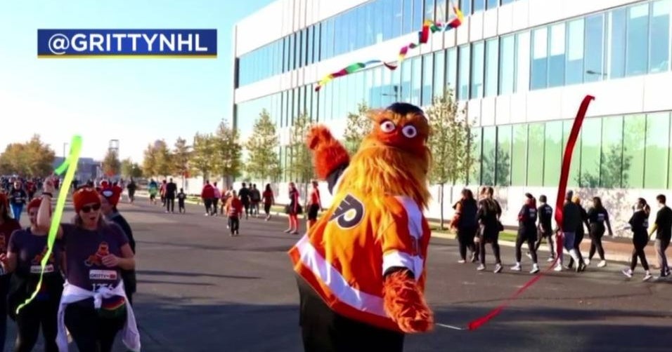 Participants join Gritty for 5K race at the Wells Fargo Center - CBS ...