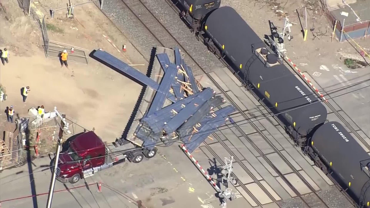 Train strikes semi-truck in Berkeley near Aquatic Park - CBS San Francisco