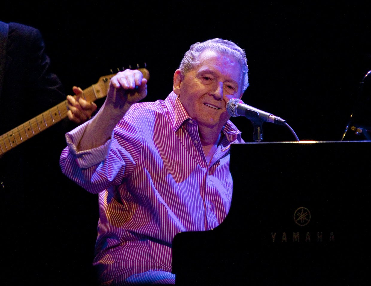 Family, fans bid adieu to music icon Jerry Lee Lewis - CBS Miami