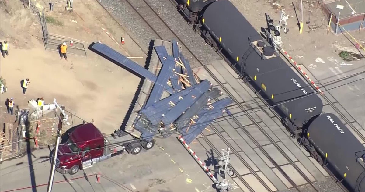 Raw video: Scene of cargo train collision with truck in Berkeley - CBS ...