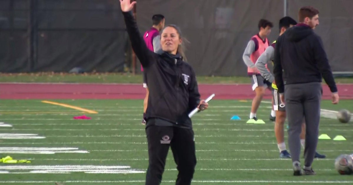 Coach Julianne Sitch breaks barriers with University of Chicago men's ...