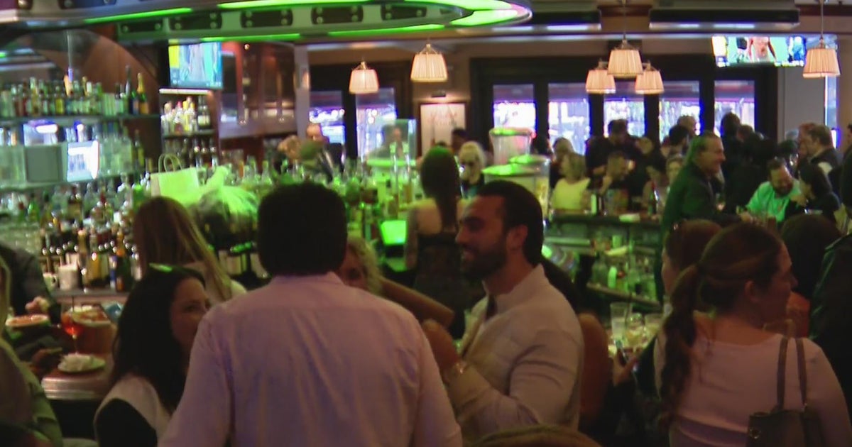 Last call for Tavern on Rush after nearly 25 years - CBS Chicago