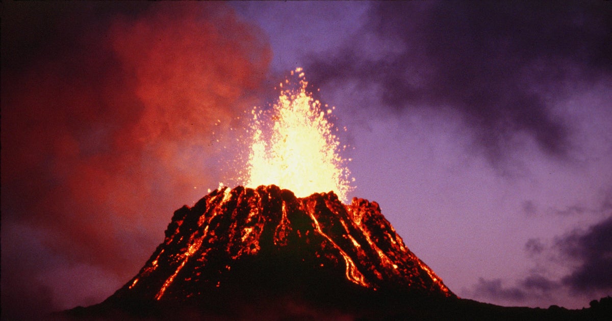 Hawaii's Big Island gets warning as huge volcano rumbles - CBS Los Angeles