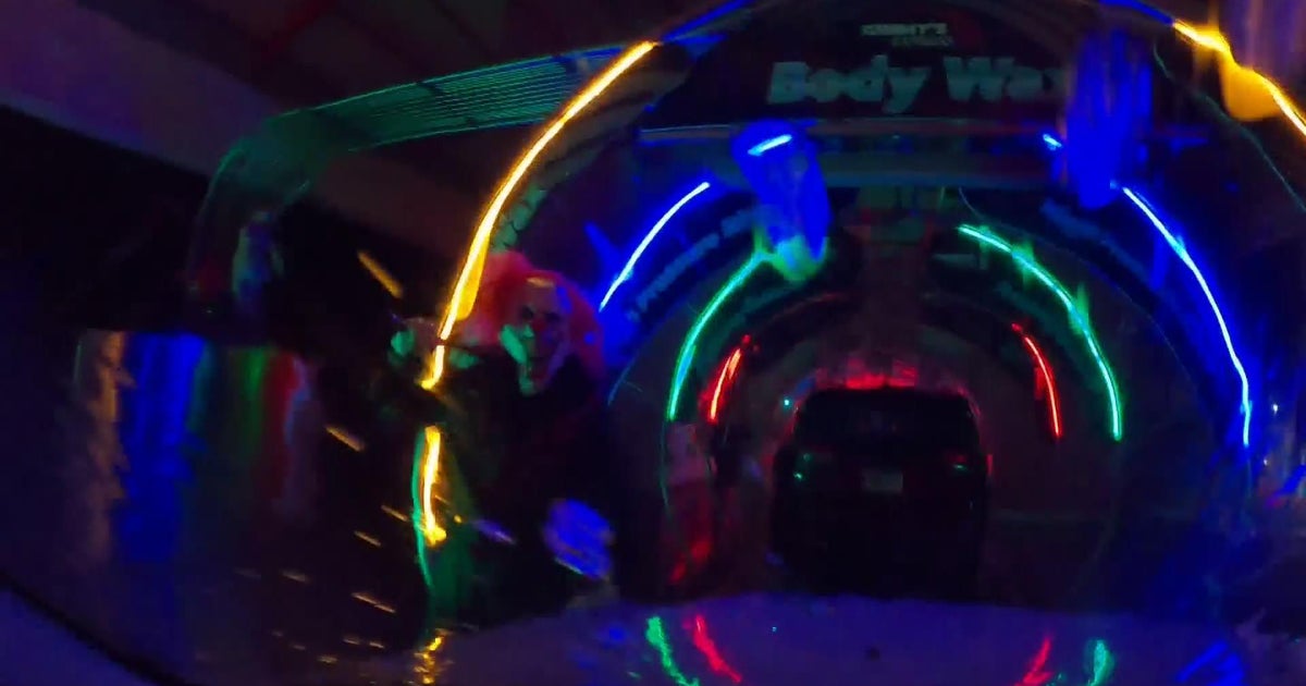 Southwest suburban car wash brings some screams - CBS Chicago