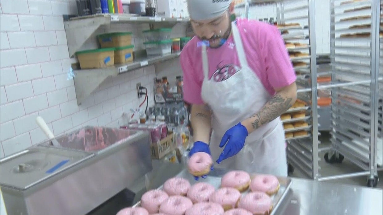 Voodoo Doughnut Expands To Denver International Airport Cbs Colorado