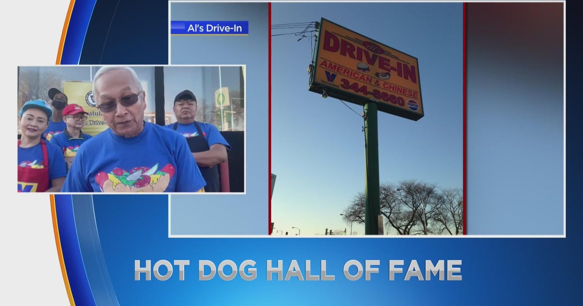 Suburban hot dog stand being honored - CBS Chicago
