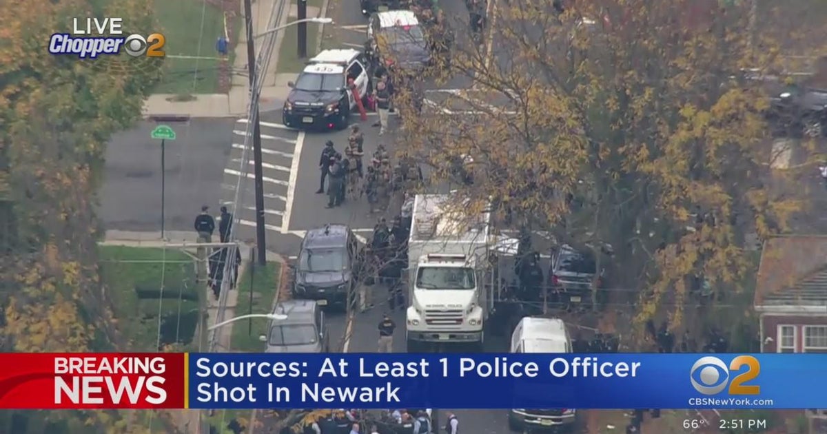 At least 1 police officer shot in Newark - CBS New York