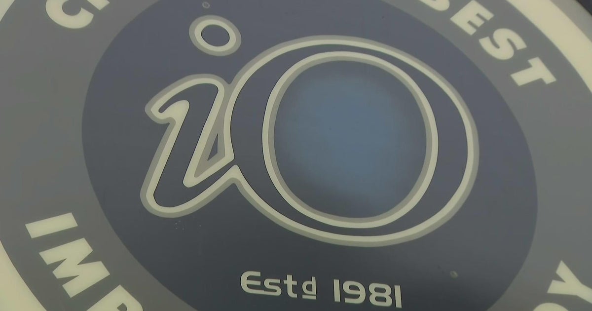 IO Theater reopening Thursday for first time since pandemic - CBS Chicago