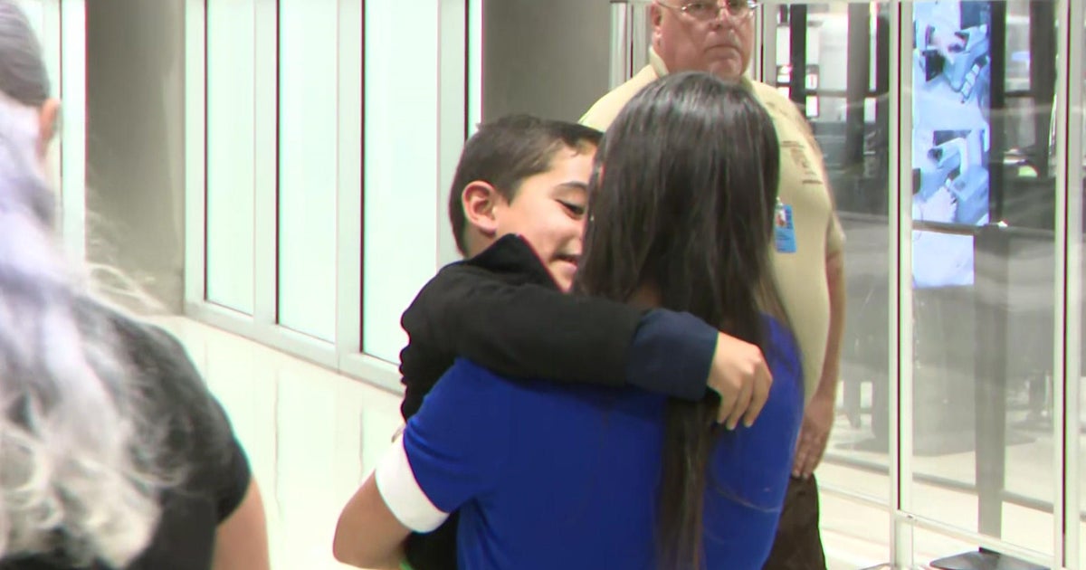 Abducted, 6-year-old JoJo reunites with mom at Miami Airport - CBS Miami