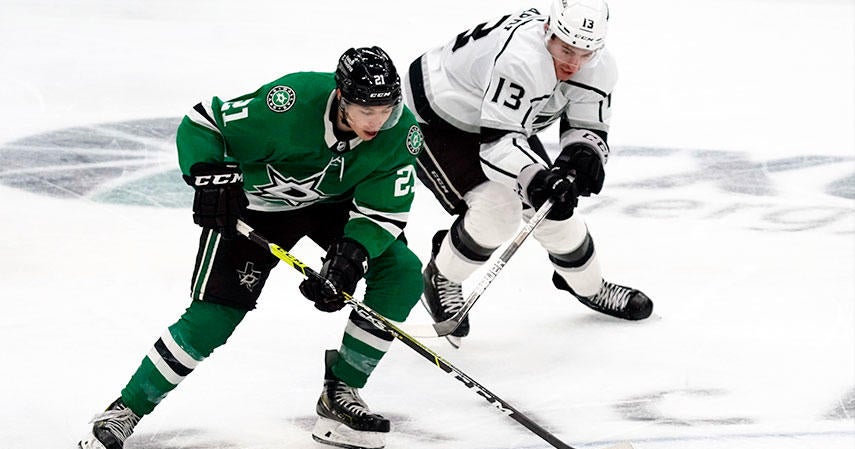 Stars score 4 times in second period, beat Los Angeles 5-2 - CBS Texas