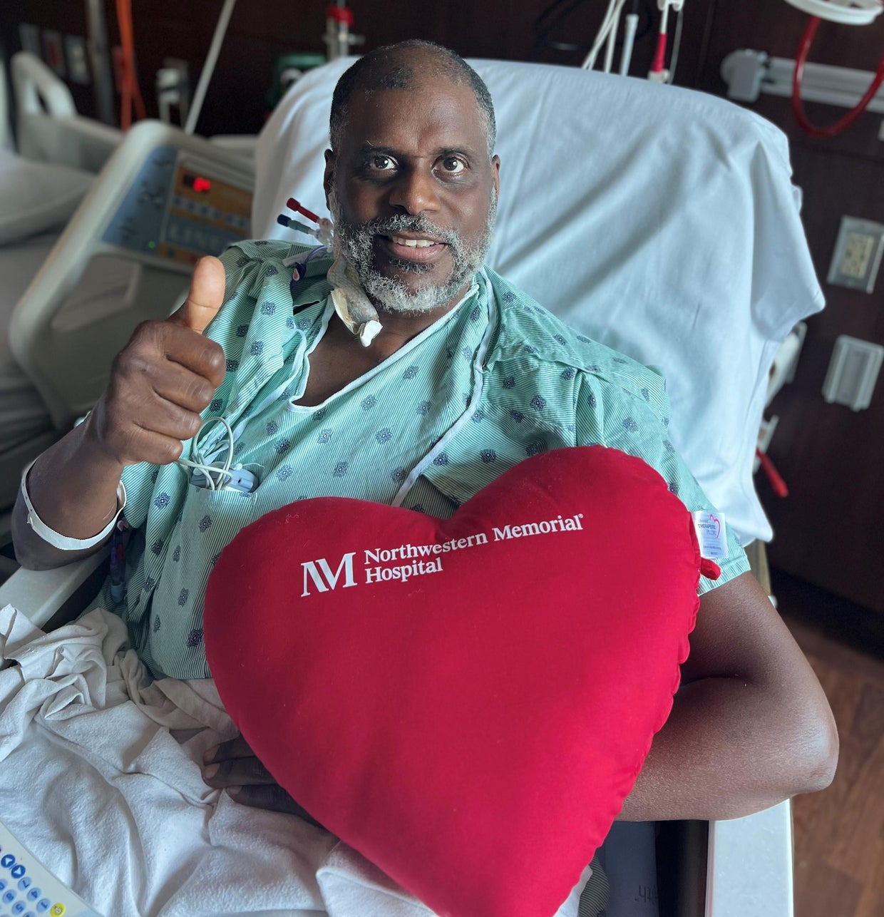 Northwestern doctors perform 'heart-in-a-box' transplant - CBS Chicago