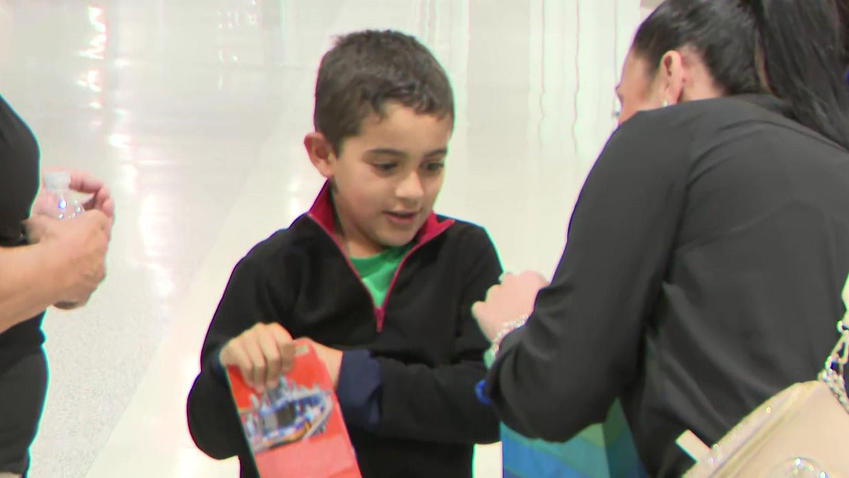 Abducted, 6-year-old JoJo reunites with mom at Miami Airport - CBS Miami