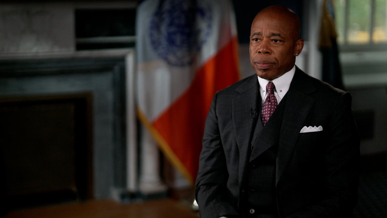 Migrants bused from southern border to New York City enter a backlogged ...