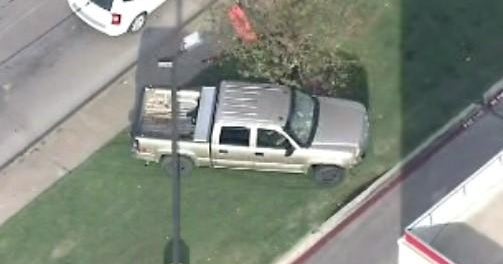 2 in custody, 1 at large after Dallas police chase - CBS Texas