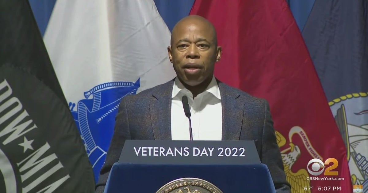 Mayor Adams thanks veterans and their family members - CBS New York