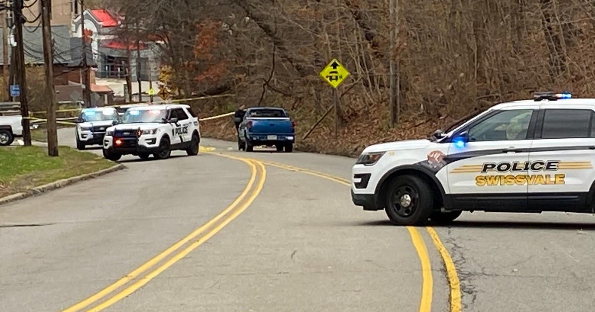 Man dead after exchanging gunfire with police in Forest Hills - CBS ... Man dead after exchanging gunfire with police in Forest Hills - CBS ...