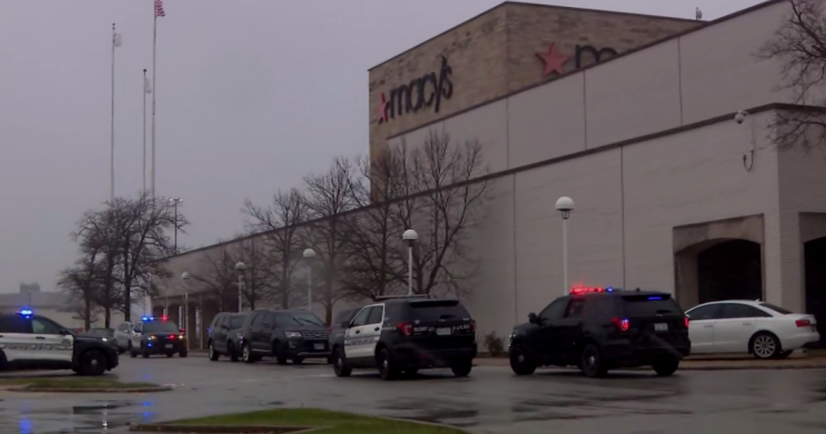 Robbers shoot jewelry store security guard at River Oaks mall - CBS Chicago