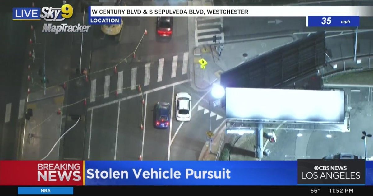 Pursuit continues on Sepulveda next to LAX - CBS Los Angeles