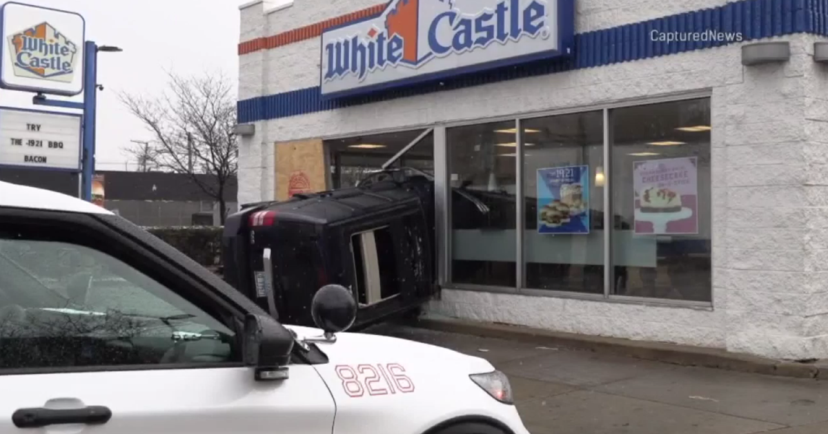 SUV plows into White Castle in West Garfield Park - CBS Chicago