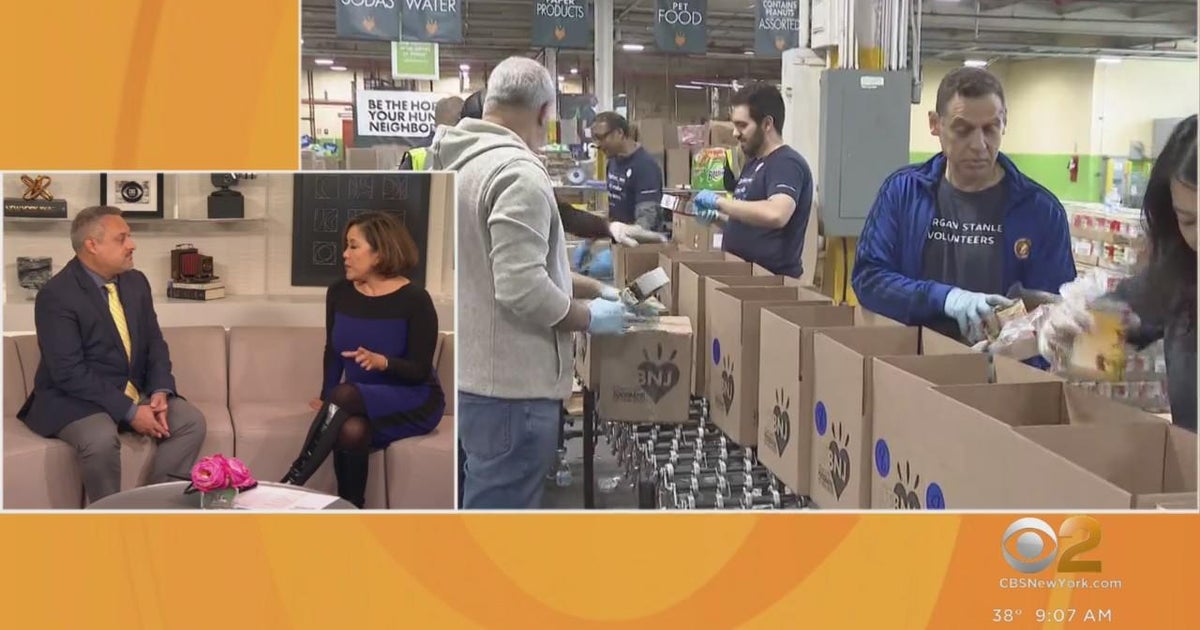 Counting down to Season of Giving turkey drive - CBS New York