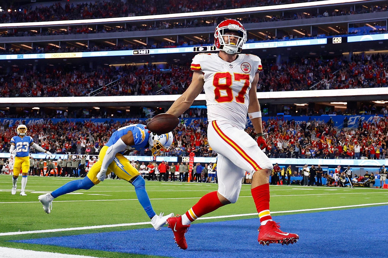 Kelce scores 3 touchdowns, Chiefs rally past Chargers 30-27 - CBS Los ...