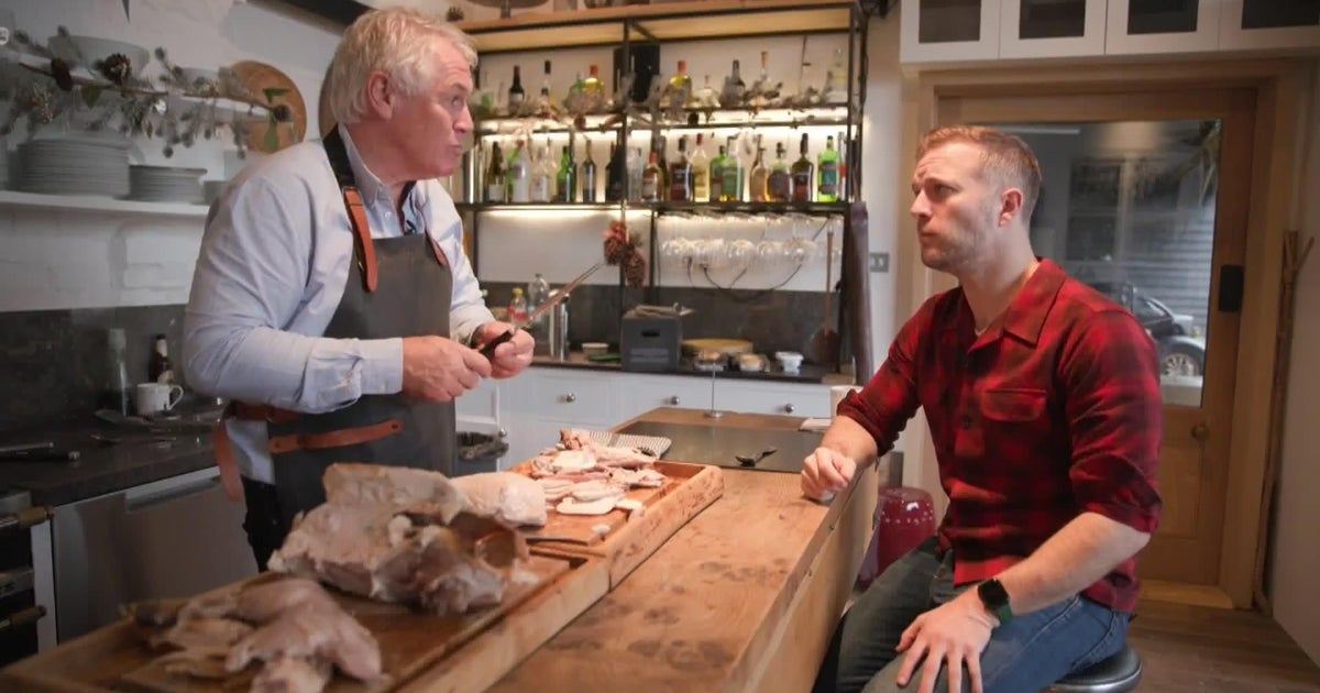 Carving the turkey for Thanksgiving? Don't panic - CBS Chicago