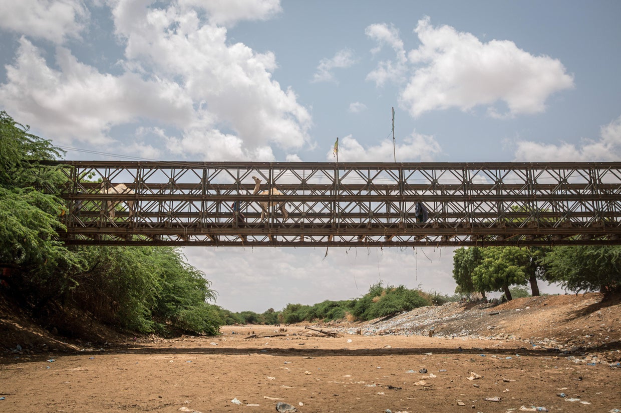 Strange border photos from around the world