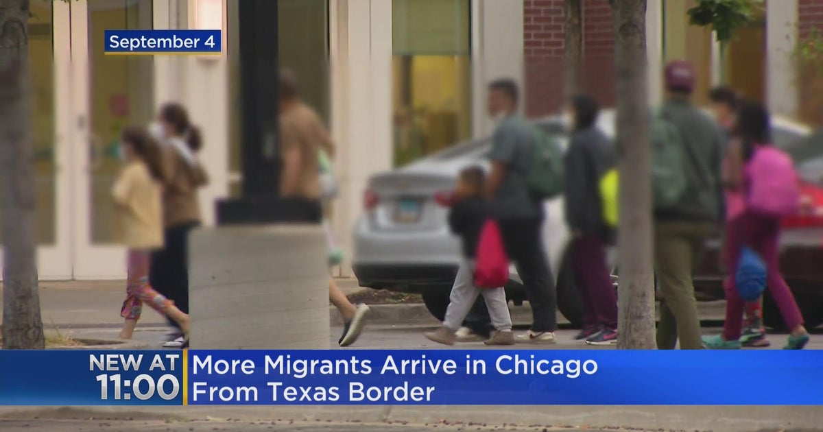 Over 30 more migrants arrive in Chicago - CBS Chicago