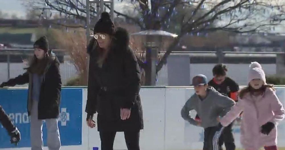 Ice rinks opening in Philadelphia, Camden - CBS Philadelphia