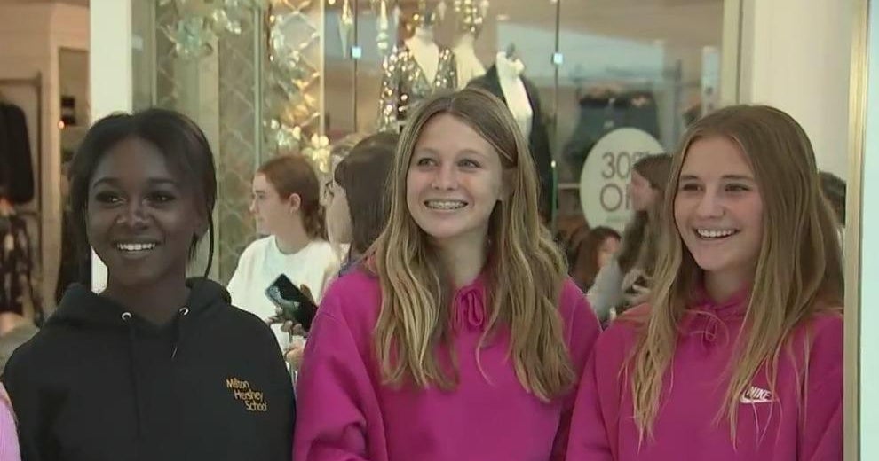 Shoppers at KOP mall take advantage of Black Friday sales - CBS ...