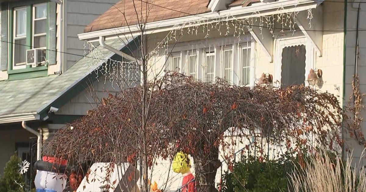 Woman decapitated by partner inside Northeast Philly home: police - CBS ...