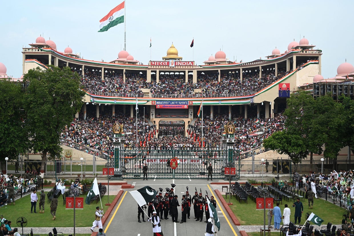Strange border photos from around the world