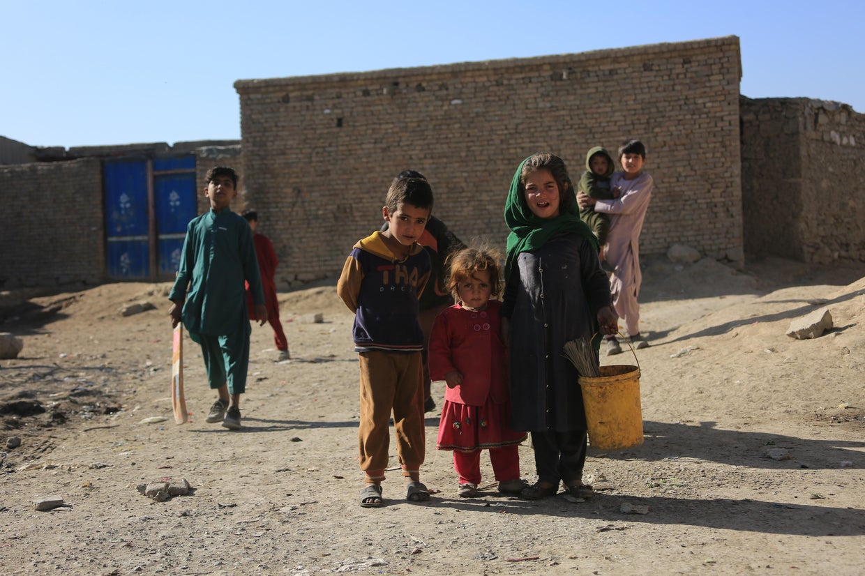 Winter under the Taliban: Afghan families struggle without work, warmth ...
