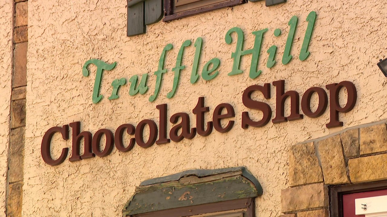 Chocolate Shop Sign 1,152 Chocolate Label Stock Photos, High Res