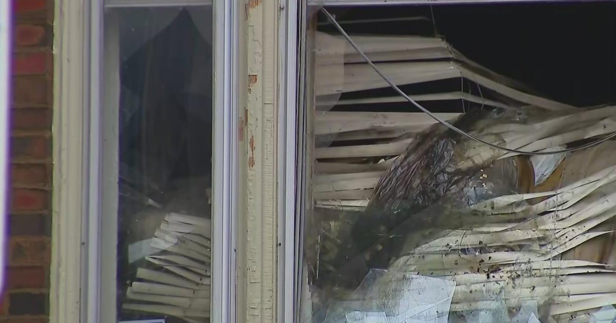 Hoarding conditions contributed to Hyde Park condo fire - CBS Chicago