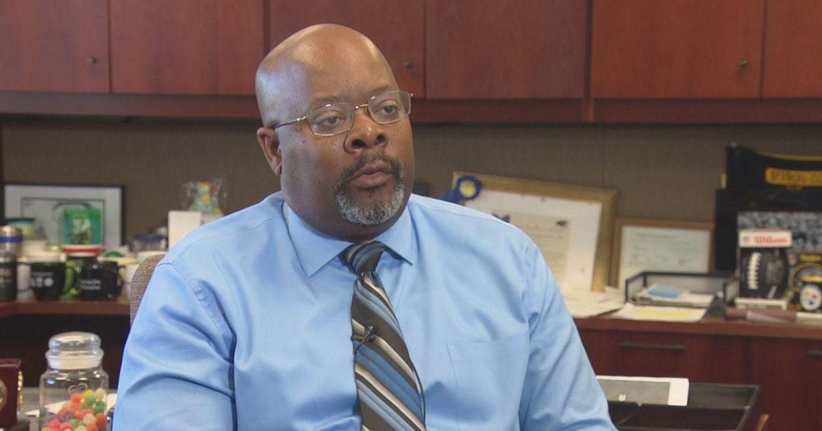 Aurora Public Schools board votes in favor of superintendent Rico Munn ...